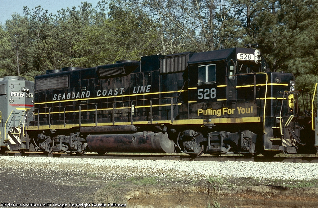Seaboard Coast Line GP38-2 #528, in the consist of SCL train #501,